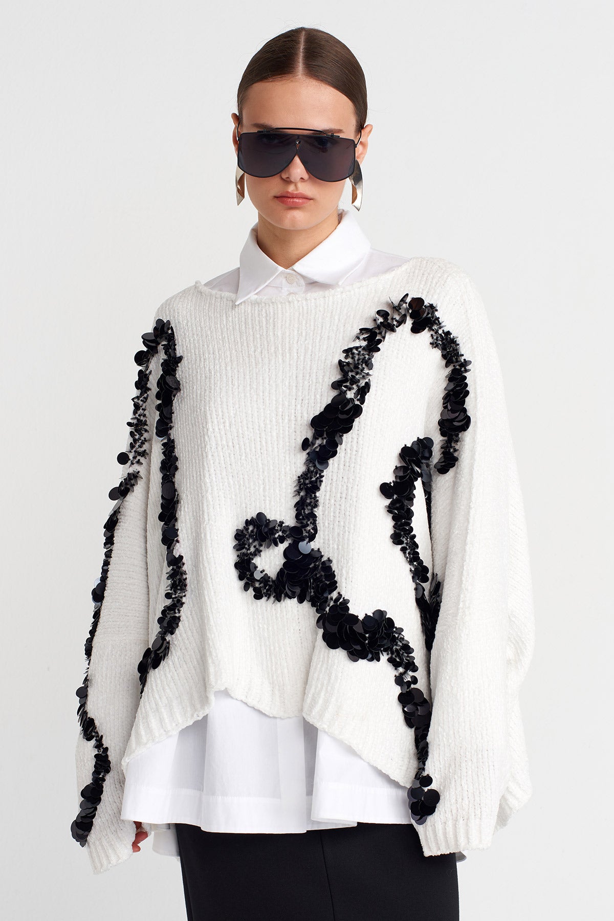 Off-White Sequin Embellished Oversize Knit Sweater - Y261011036