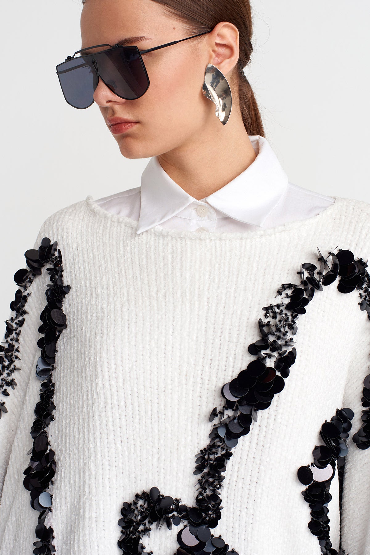 Off-White Sequin Embellished Oversize Knit Sweater - Y261011036